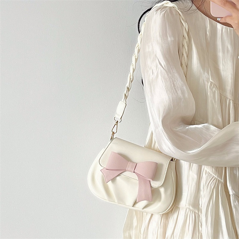 Gợi ý top 5 local brand túi xách nữ tặng bạn gái cho dịp Valentine